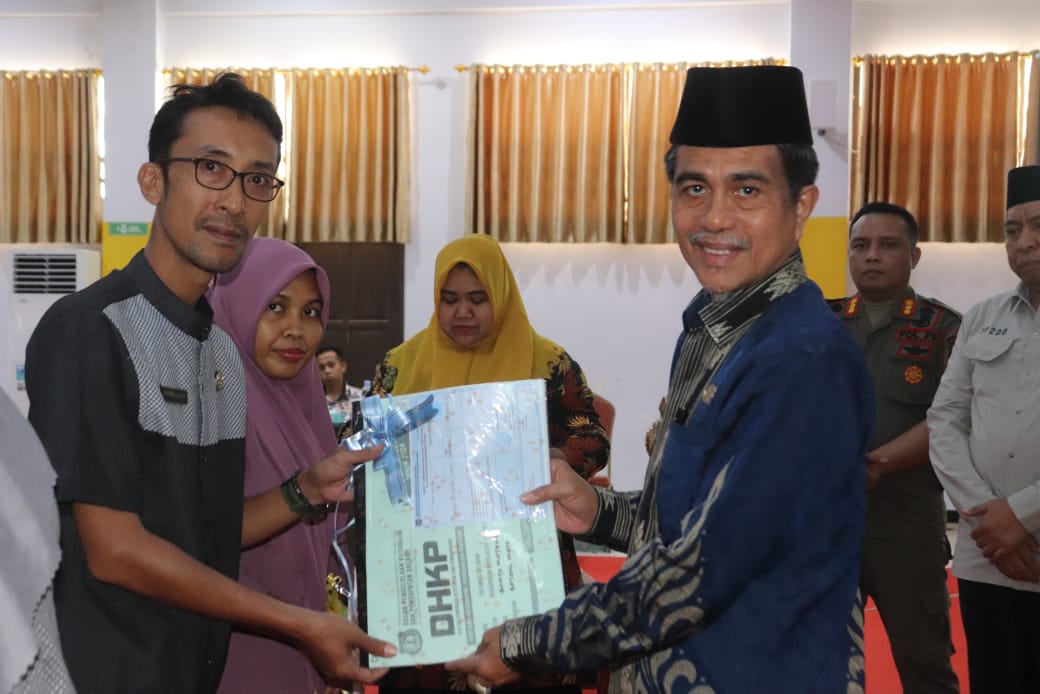 Wabup Serahkan SPPT, DKHP dan STTS PBB-P2 2024 kepada Para Lurah dan ...