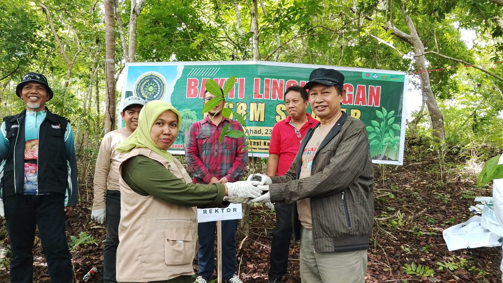 ITSBM Selayar Gelar Bakti Lingkungan, Tanam 2000 Bibit Pohon Mahoni di ...